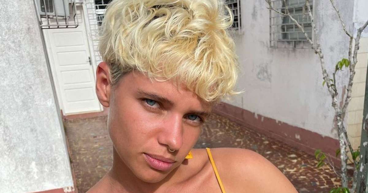 Bruna Linzmeyer posa de biquíni na web, ganha zoom e virilha da atriz é ...