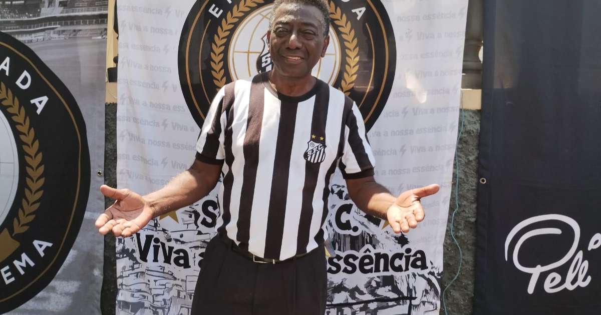 Sósia se emociona no velório de Pelé: 'Gratidão enorme por ele'