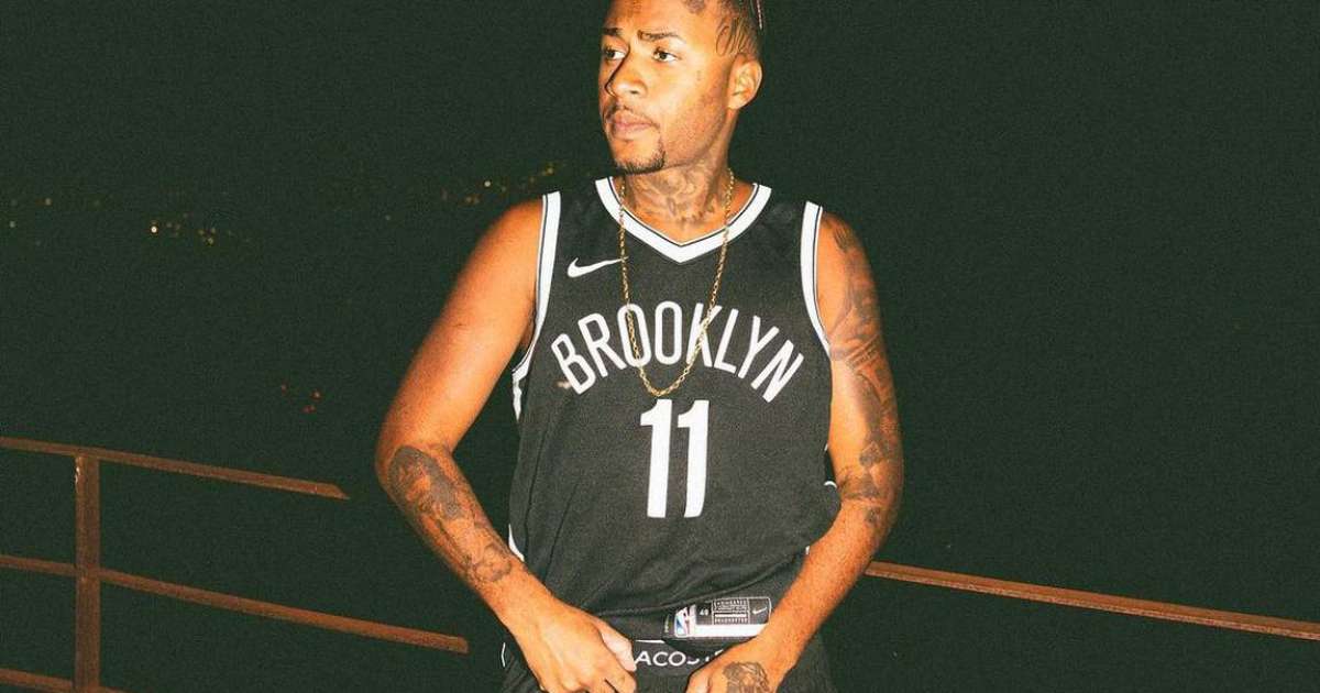 Polícia aborda rapper Orochi no Rio após buscas por arma que aparece em ...