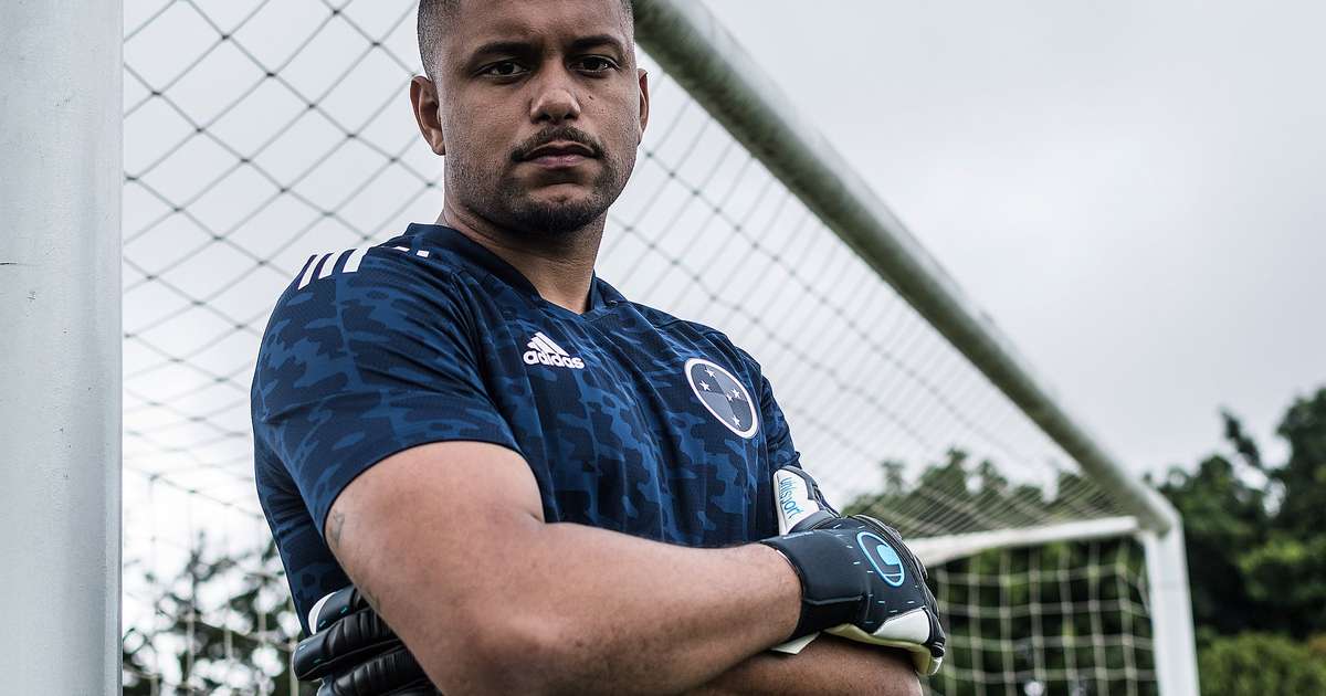 Cruzeiro oficializa a contratação do goleiro Anderson, que estava no ...