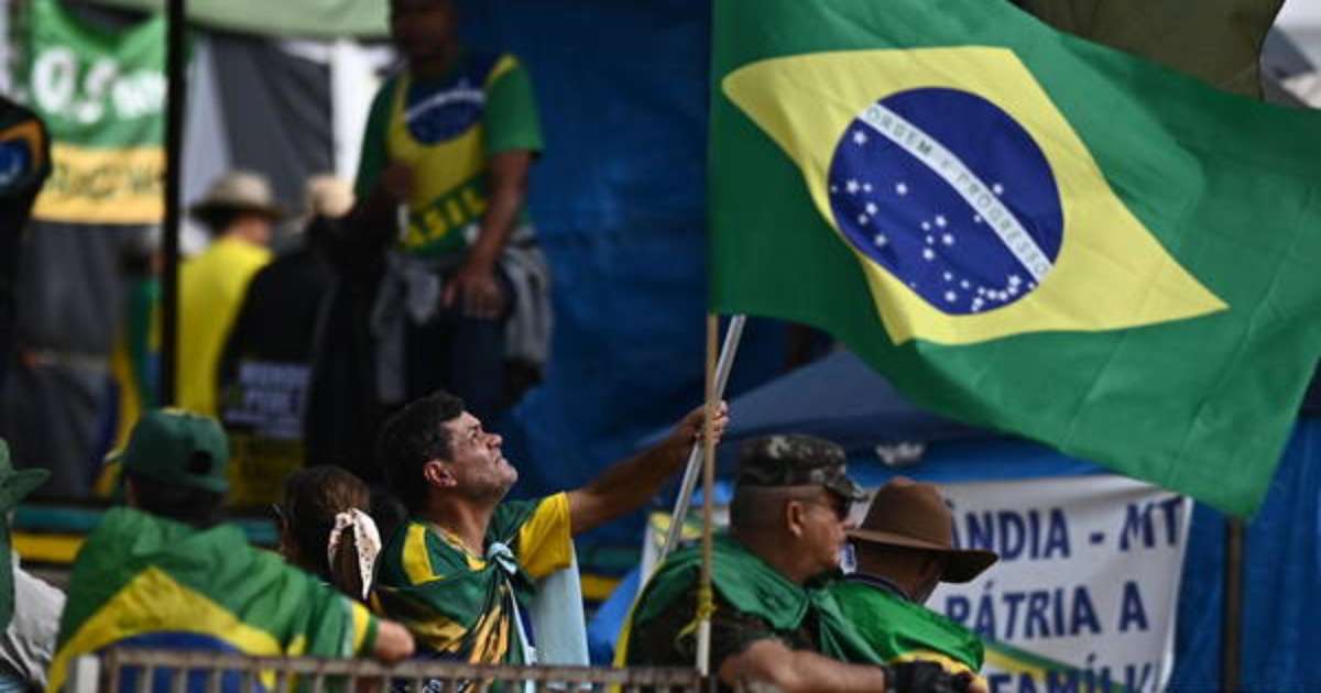PM chega a acampamento bolsonarista em Brasília
