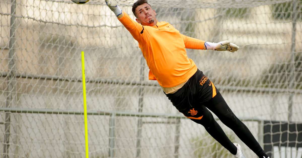 Vasco retoma conversas para contar com goleiro Ivan, do Corinthians