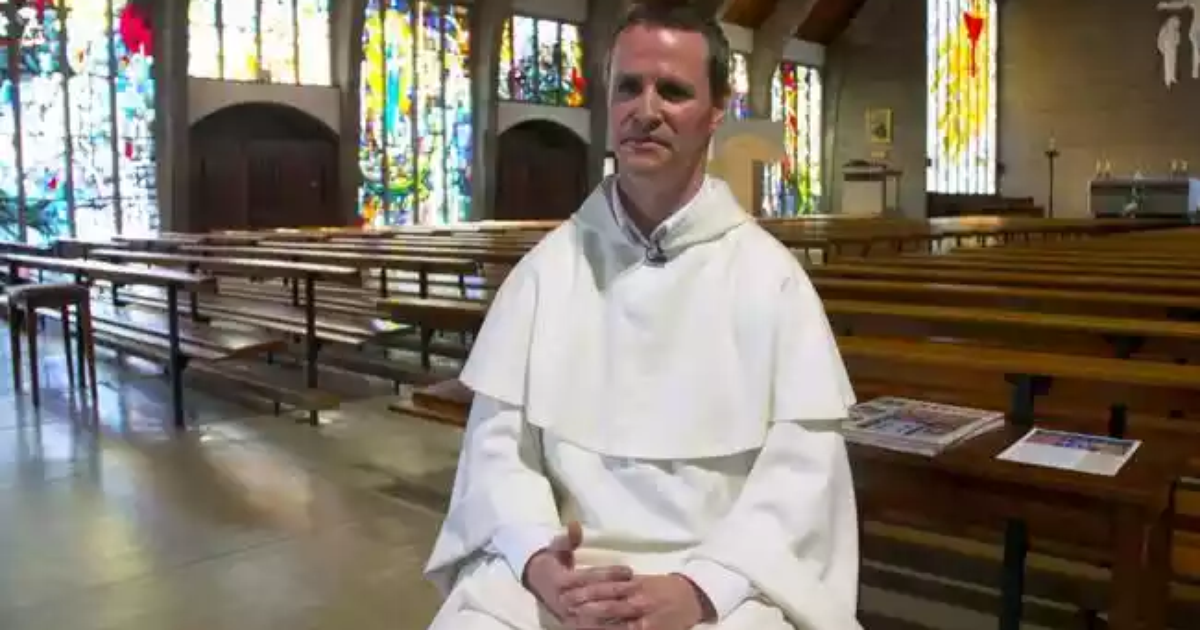 Cansado de dinheiro e mulheres, ex-jogador do United vira padre