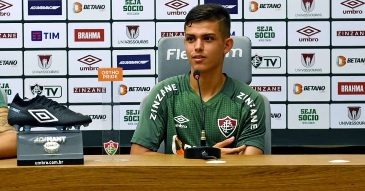 Giovanni Manson se apresenta à torcida do Fluminense e diz: 'Vou dar ...