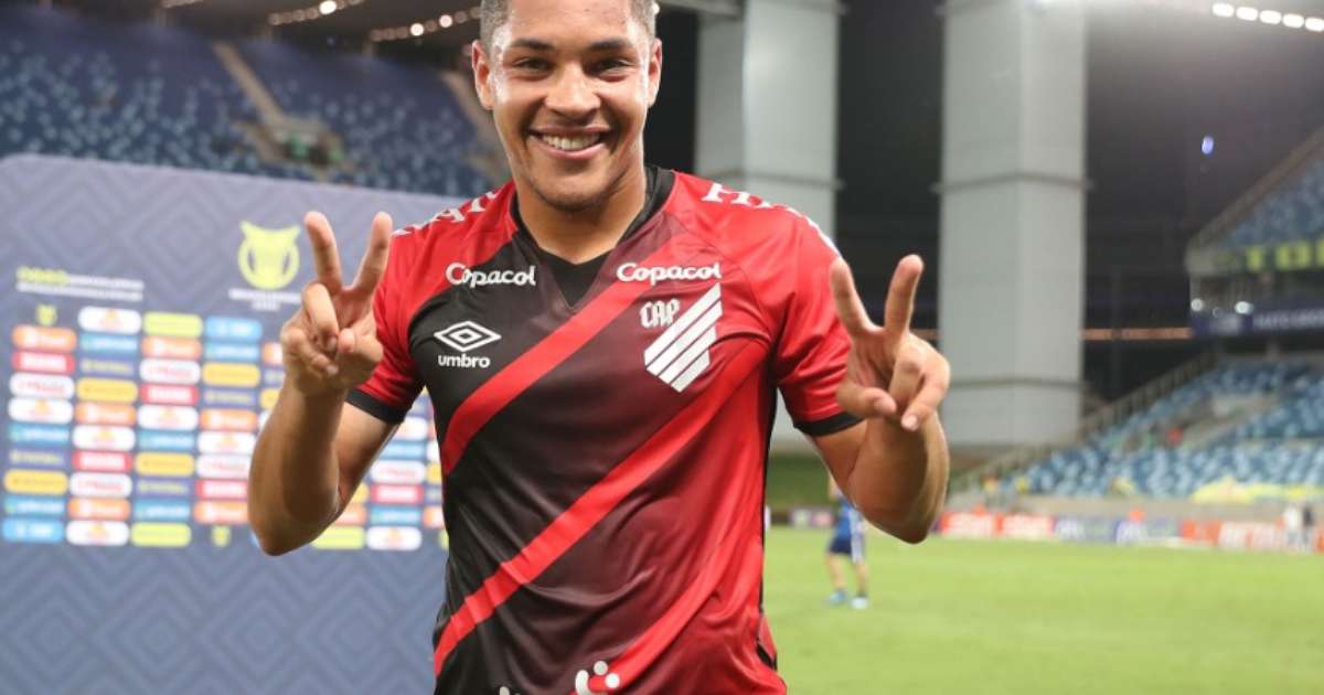 Barcelona planeja contratar Vitor Roque, do Athletico-PR, diz jornal