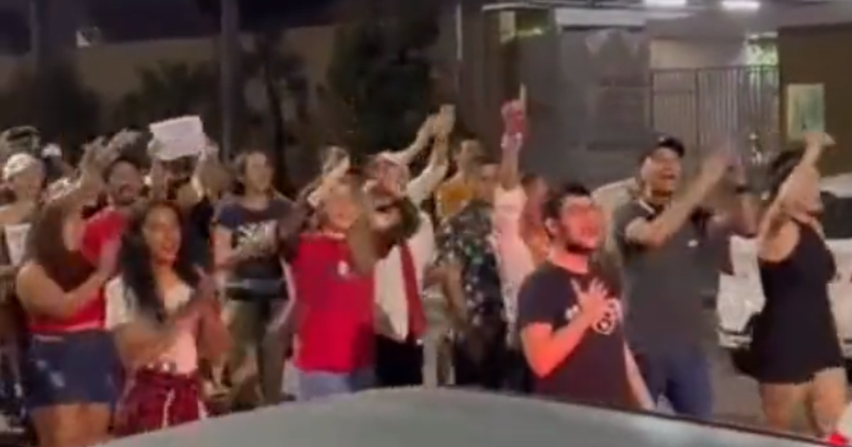 Fãs de RBD fazem protesto para pedir show em Fortaleza