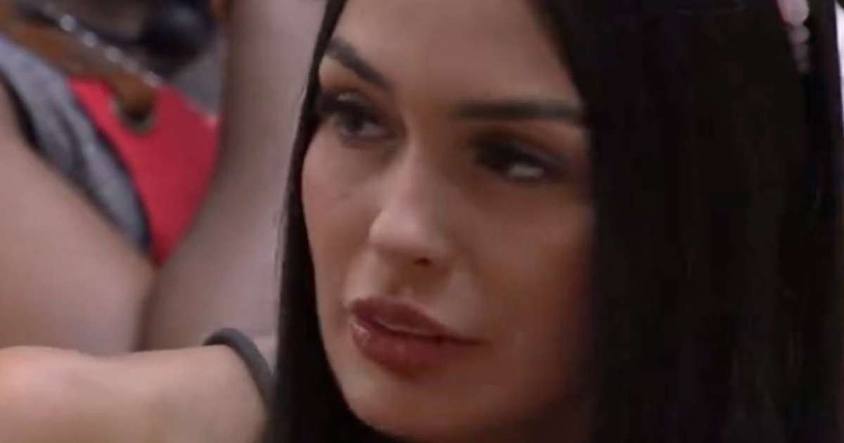 Larissa é corrigida por erro de português no BBB 23 e diz que fica incomodada