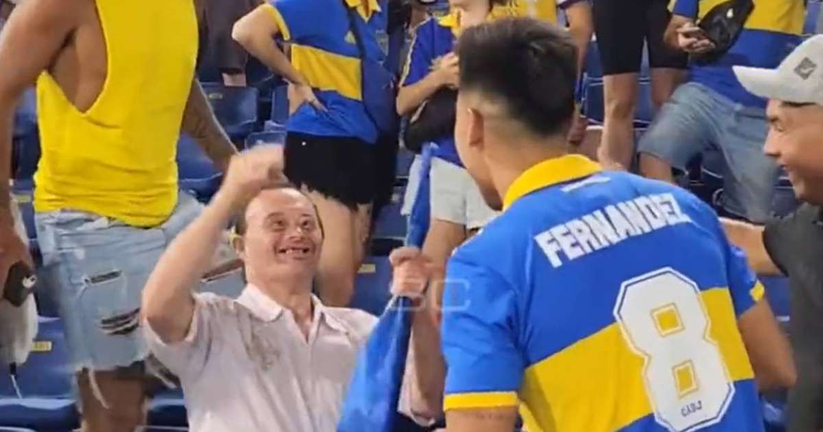 Jogador do Boca Juniors emociona em gesto com torcedor portador de ...