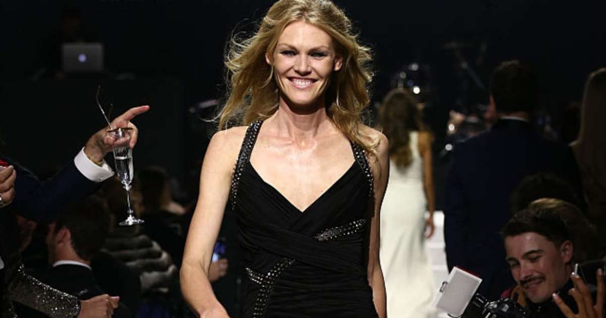 Diversidade nas passarelas: modelos acima de 40 anos mostram que beleza ...