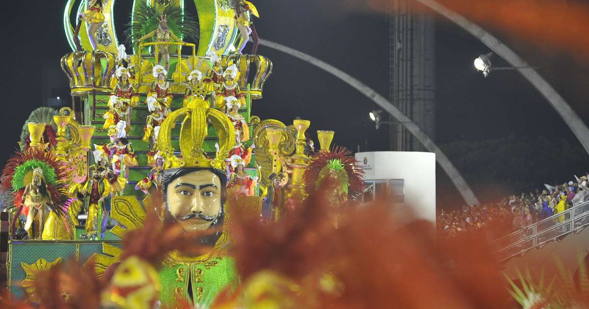 Veja fotos do desfile da Barroca Zona Sul em São Paulo