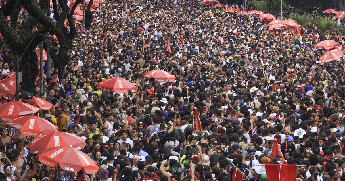 O que é demofobia: o medo de multidões que te afasta das festas de Carnaval