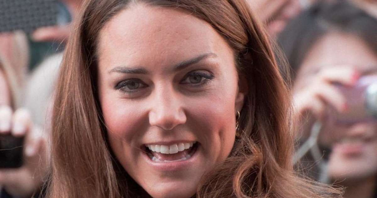 BAFTA 2023: Kate Middleton repete look e surpreende com valor de joias
