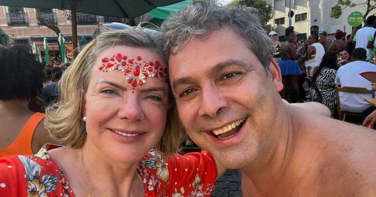 Gleisi Hoffmann é vista aos beijos com deputado durante a folia; assista