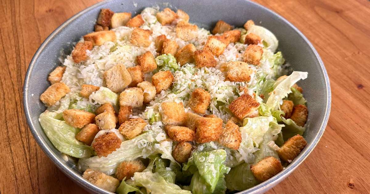 Veja a receita de Caesar Salad, a queridinha das saladas