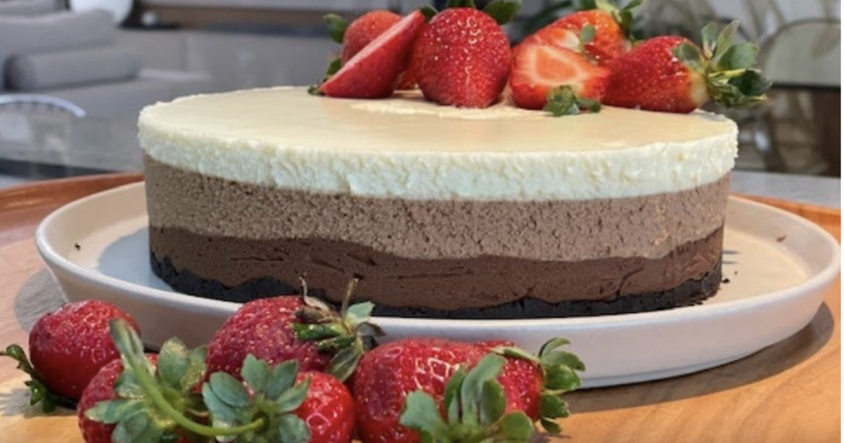 Torta Mousse 3 chocolates: linda, fácil e sem assar