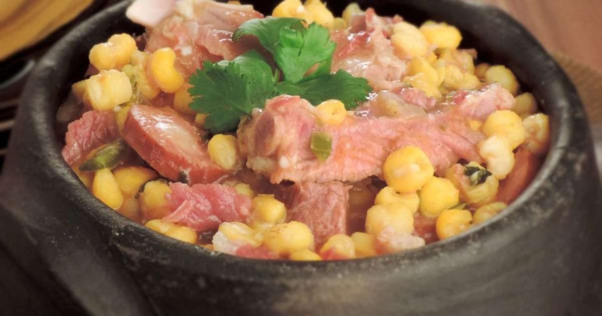 Mungunzá de costelinha e bacon para se deliciar com a família