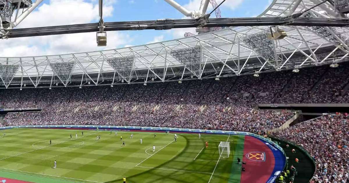 West Ham bane torcedores por cheirarem cocaína no London Stadium
