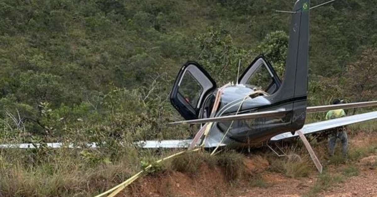 Aeronave faz pouso de emergência e piloto aciona paraquedas; vídeo