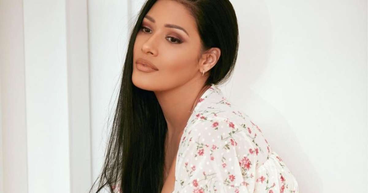 Simaria exibe corpaço de top e mini-saia: 'A mais gata'