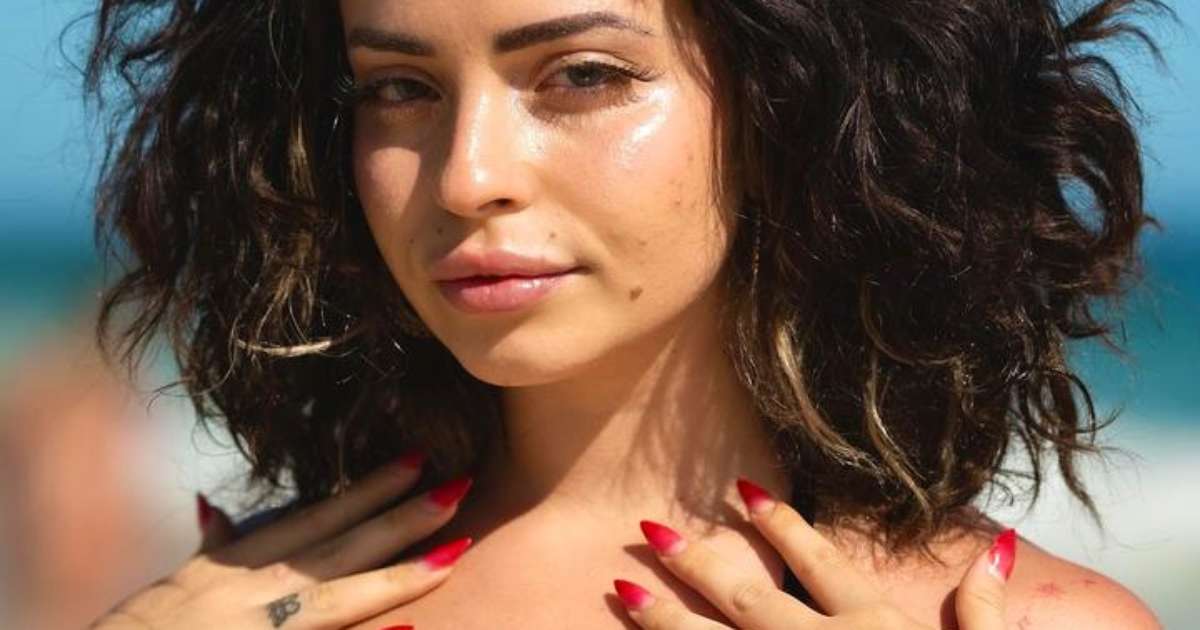 Influenciadora baiana recebe críticas e decide fazer greve de depilação