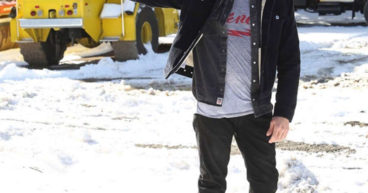 Jeremy Renner mostra foto do veículo que o atropelou: "Voltando para casa"