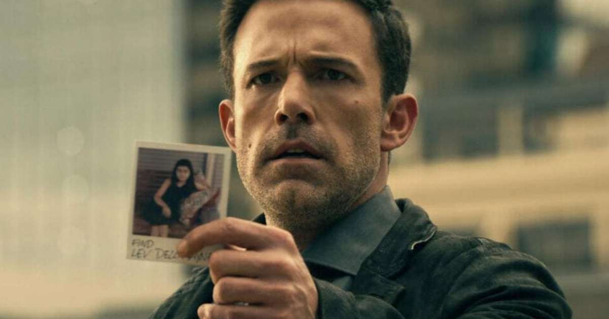 Ben Aflleck e Alice Braga enfrentam supervilão em trailer cheio de ação