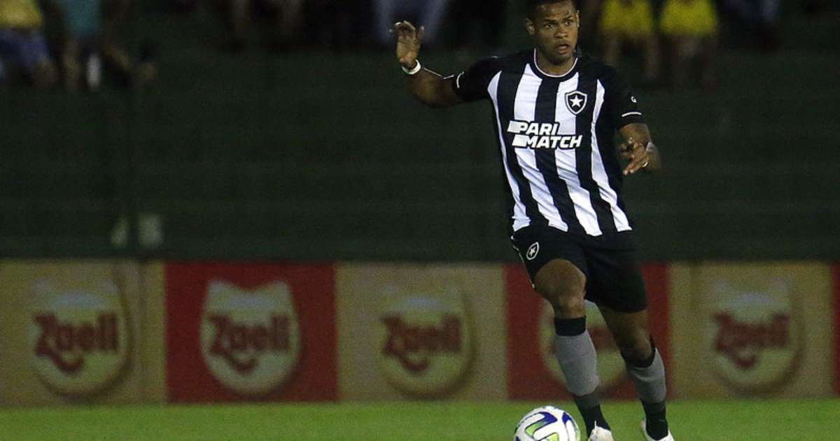 Júnior Santos celebra reestreia no Botafogo com vitória na Copa do Brasil