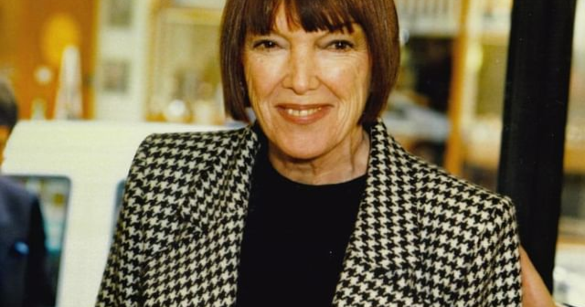 Morre aos 93 anos Mary Quant, estilista que popularizou a minissaia