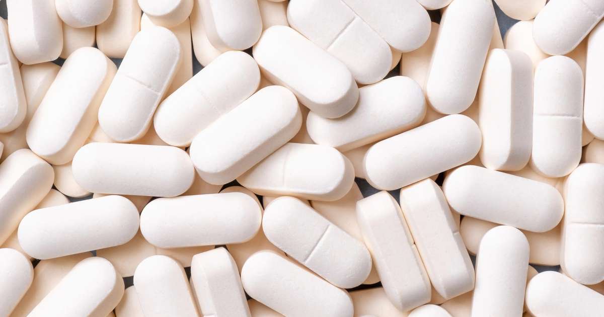 Qual a forma correta de se tomar um comprimido? Veja dicas de especialista