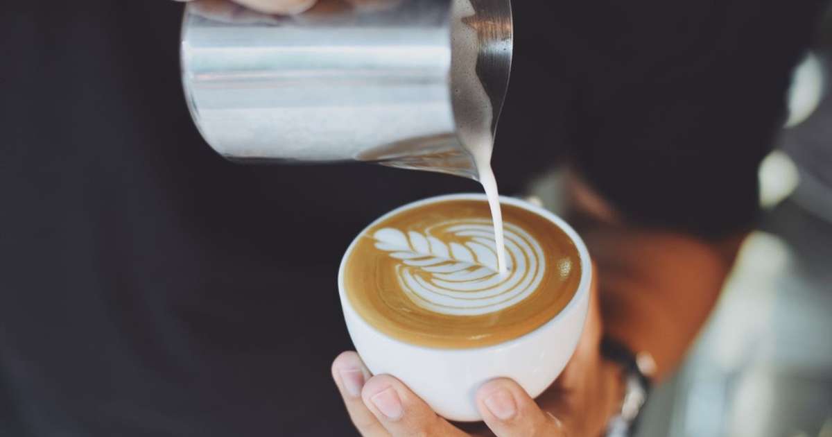 Como fazer café latte? Aprenda a receita digna de cafeteria