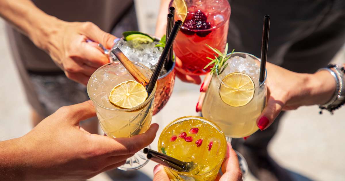 O álcool das bebidas alcoólicas estraga?