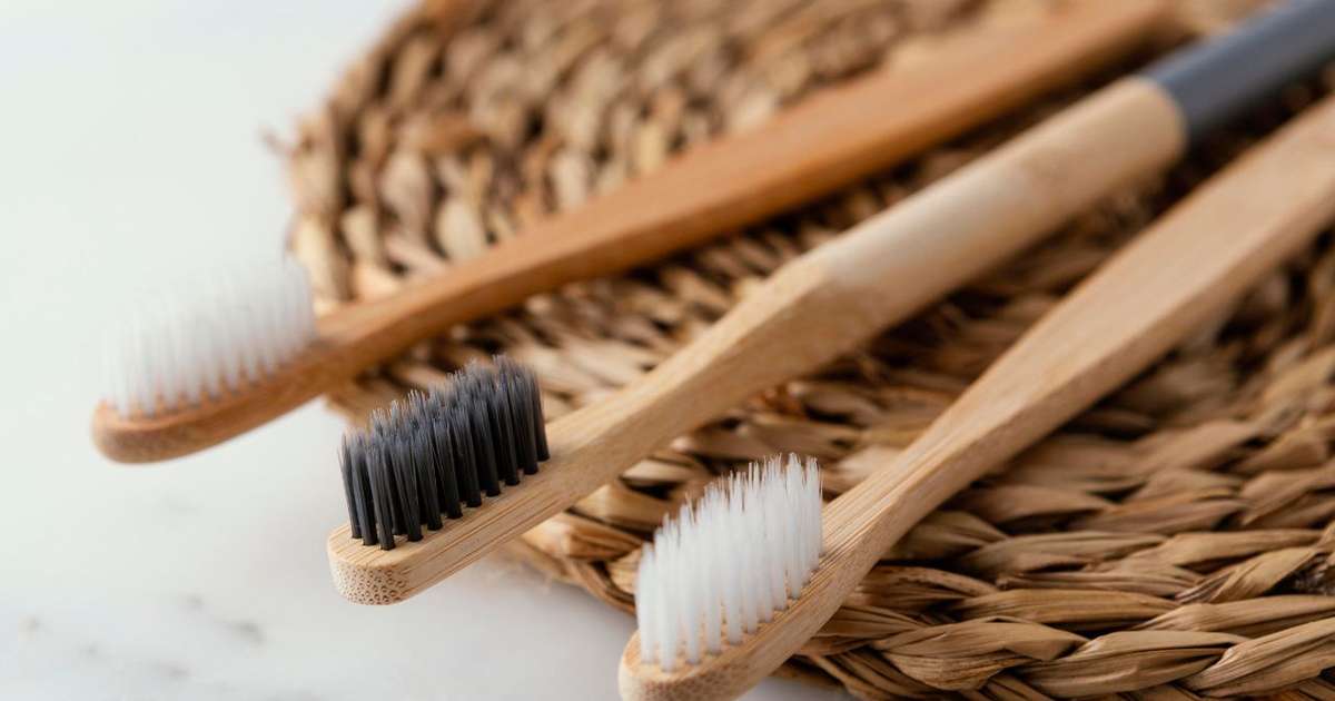 Elétrica ou manual? Descubra a diferença entre as escovas de dente