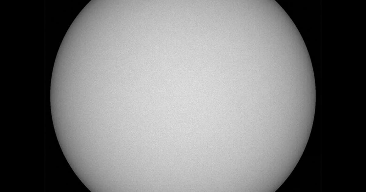 Sol mudou de cor? Entenda por que teoria da conspiração é furada