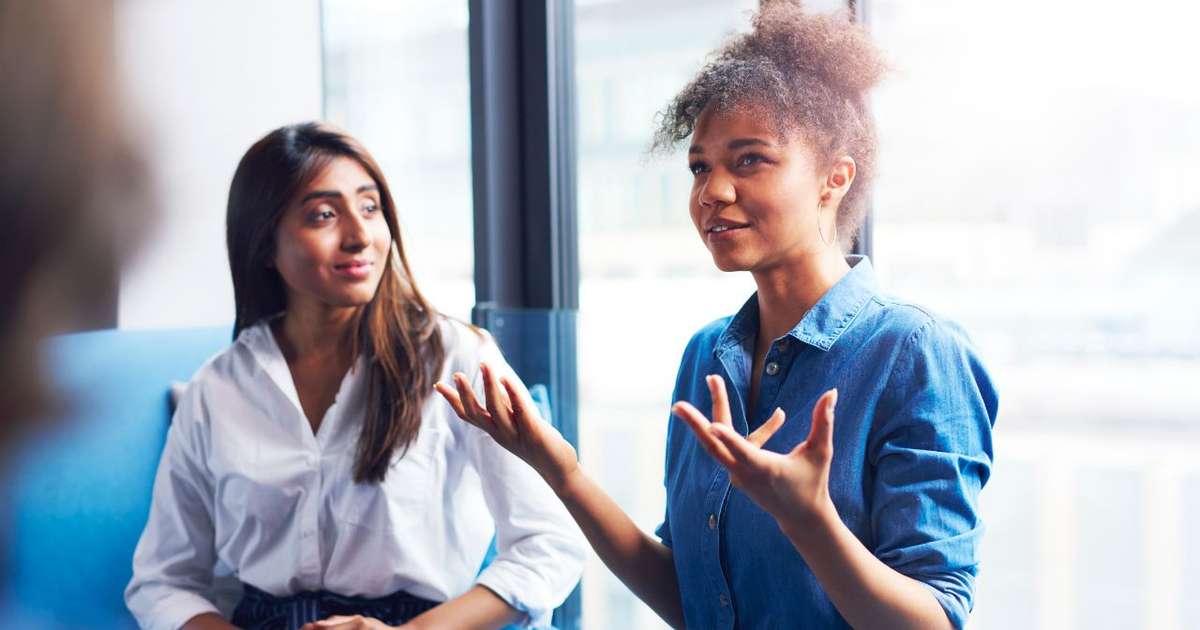 Especialista revela dicas para desenvolver conversas interessantes