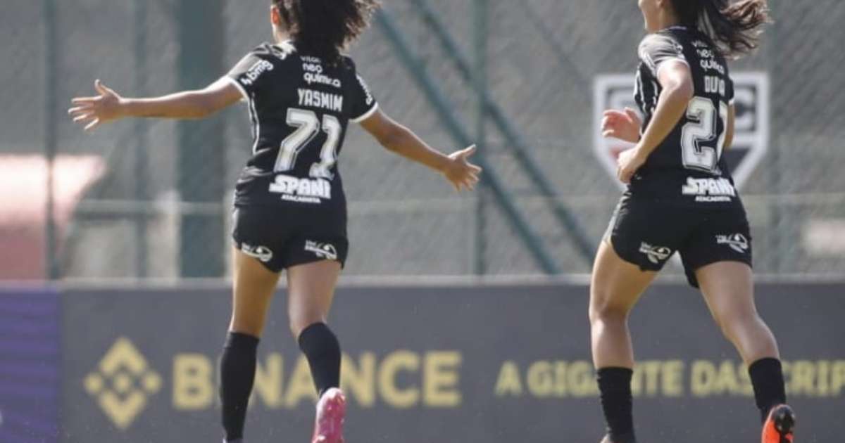Yasmim celebra gol pelo Corinthians no Majestoso pelo Brasileiro feminino