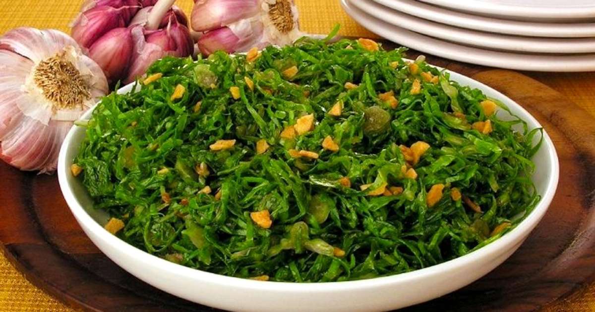 Como fazer couve refogada na manteiga com alho? Veja a receita!