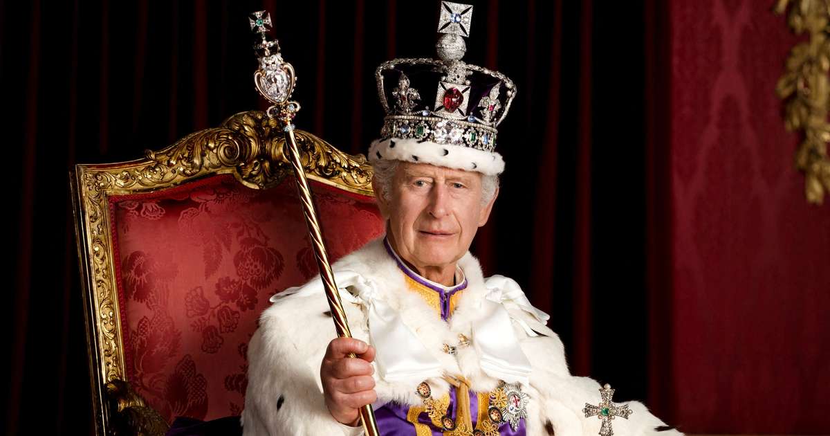 Realeza divulga primeira imagem oficial de rei Charles III