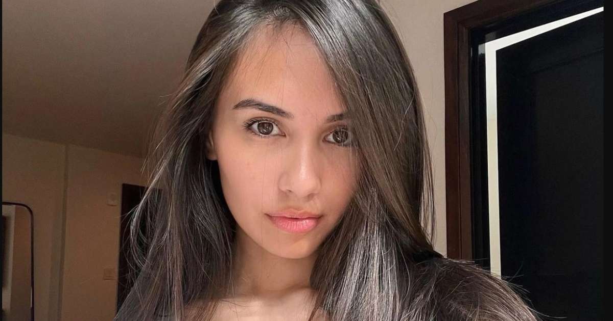 Jovem cria versão IA de si mesma e fatura milhões como namorada virtual