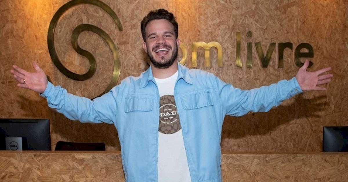 Matheus Fernandes renova contrato com a Som Livre por mais três anos