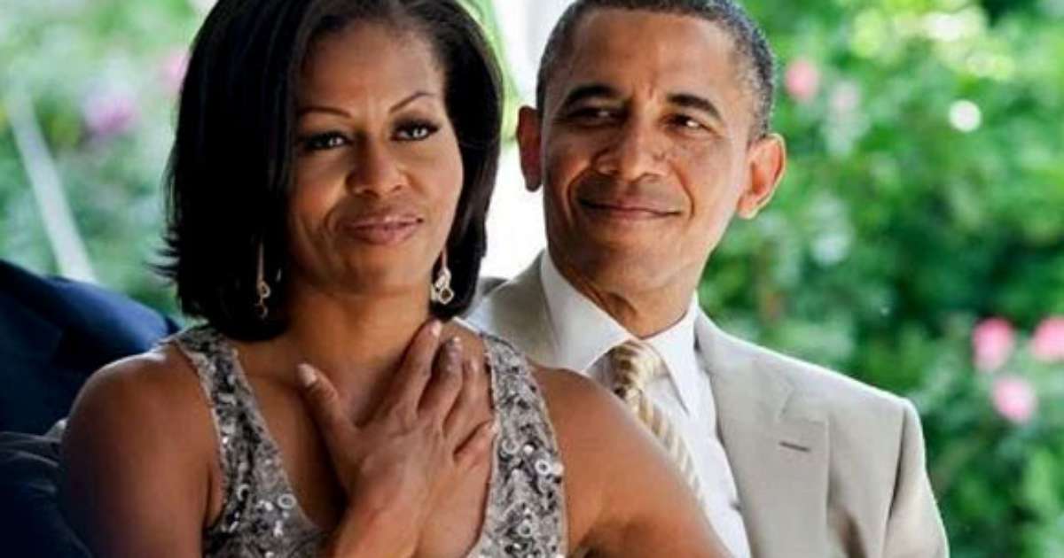 Barack e Michelle Obama são fotografados em momento indiscreto; confira