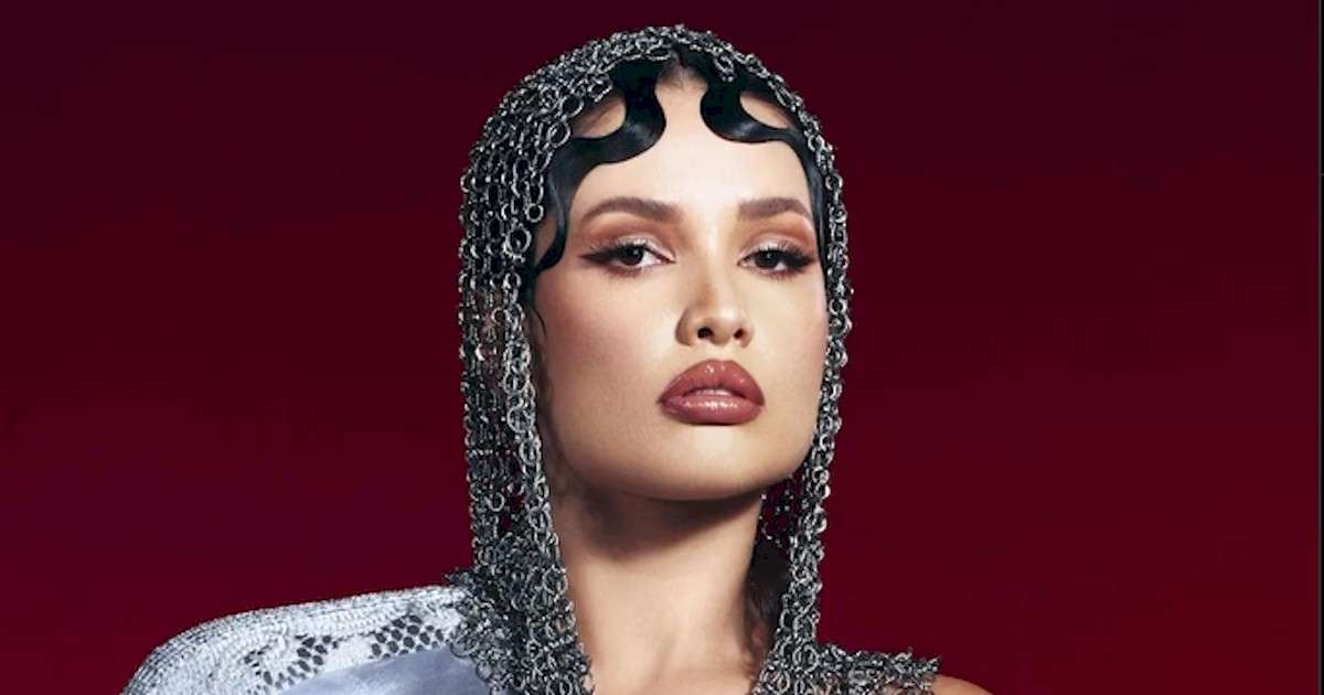 Juliette divulga capa do inédito single "Sai da Frente" com seu trecho