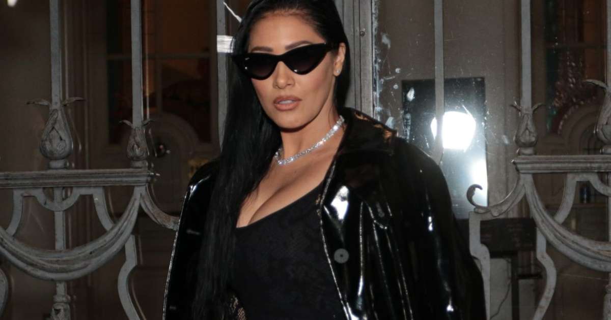 Simaria expõe decote generoso em body decotado e destaca pernões em ...