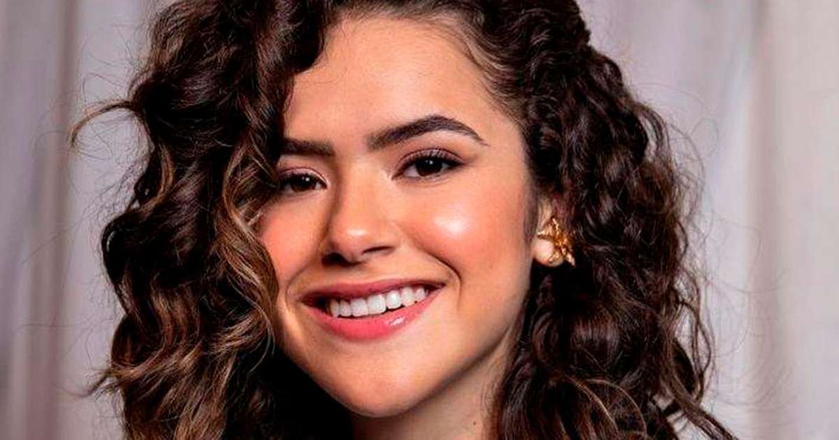 Maisa Silva comemora aniversário de 21 anos com look fashion e chique