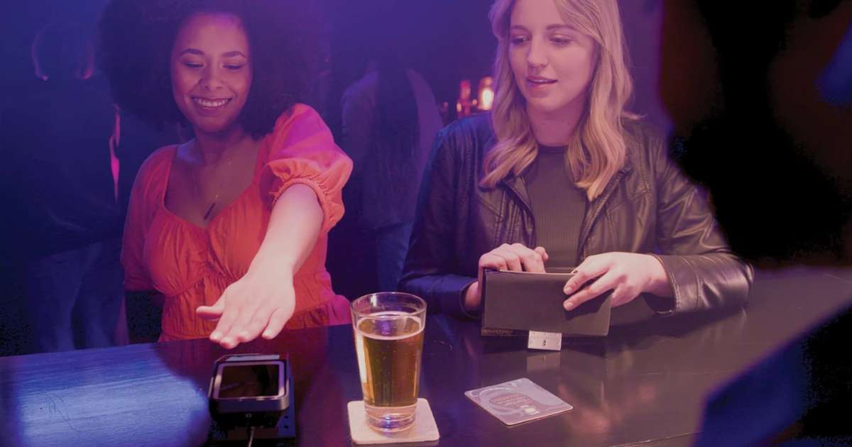 Amazon lança verificação de idade com tecnologia de escaneamento de mão