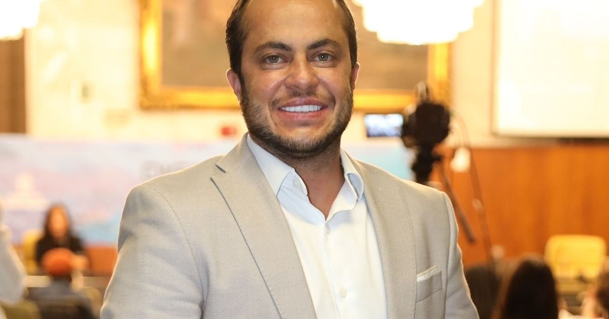 Thammy Miranda faz implante de cabelo e surpreende fãs