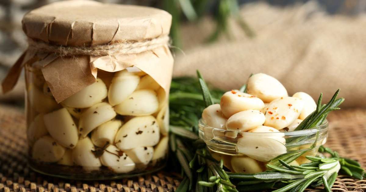 Dê um sabor especial nas suas receitas com o alho em conserva