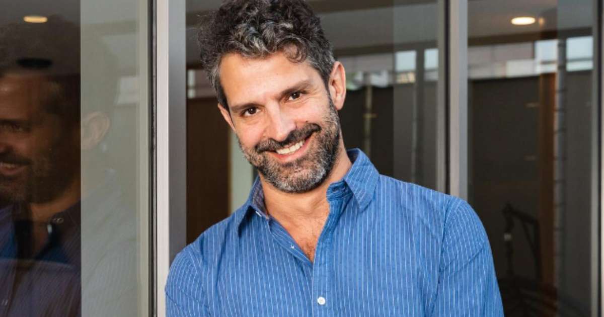 Iran Malfitano posa com loira gata e gera confusão na web: 'Com outra?'