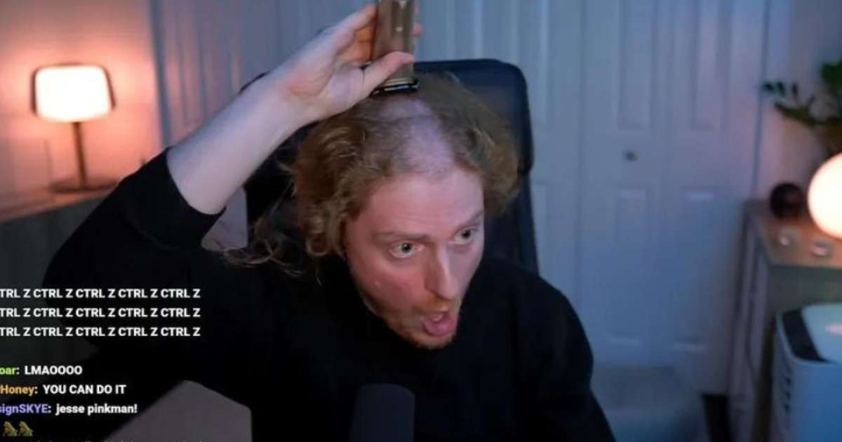 Streamer viraliza ao descobrir deformação causada por headset