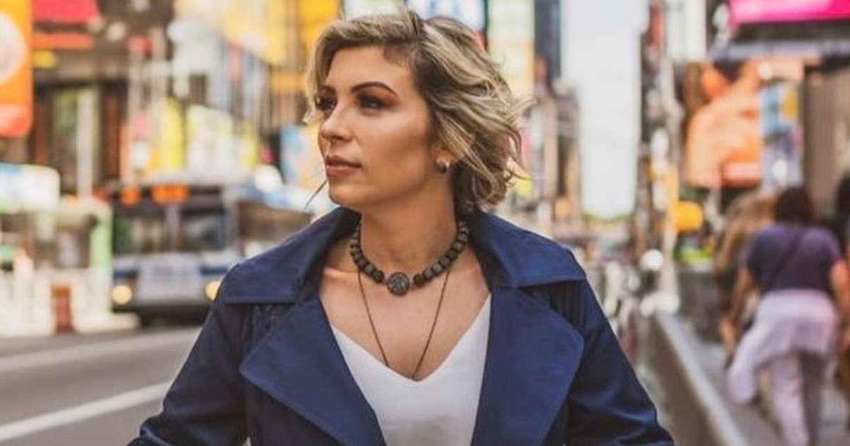 Juliana Bacellar celebra sucesso na web ao se tornar referência de moda