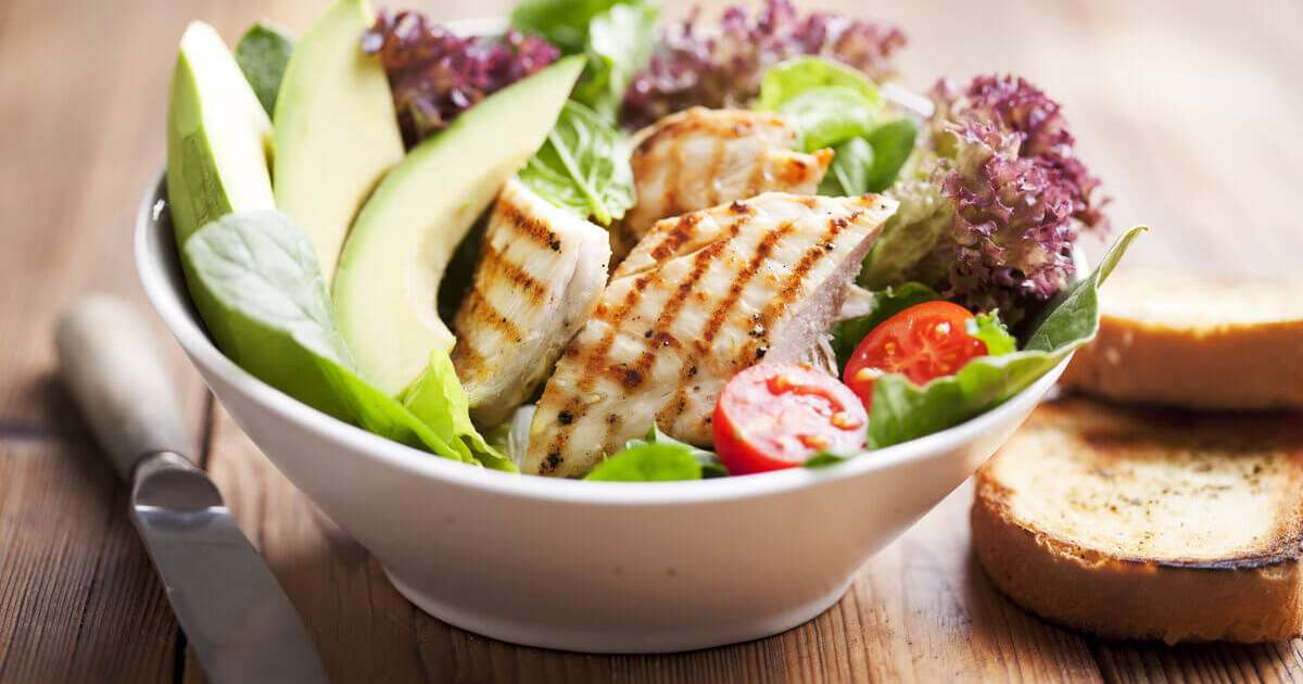 4 receitas de saladas quentes saudáveis, leves e saborosas